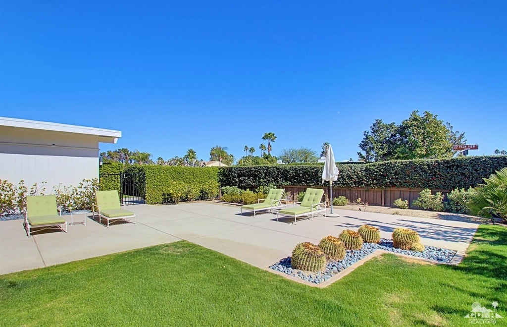 The Krisel Connection: Tamarisk Ranchos Butterfly Roof Palmer & Krisel ...