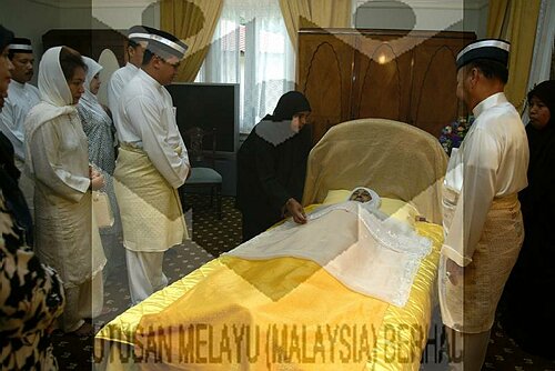 WARISAN RAJA & PERMAISURI MELAYU: 26 Ogos 2003 : Kemangkatan Sultanah ...