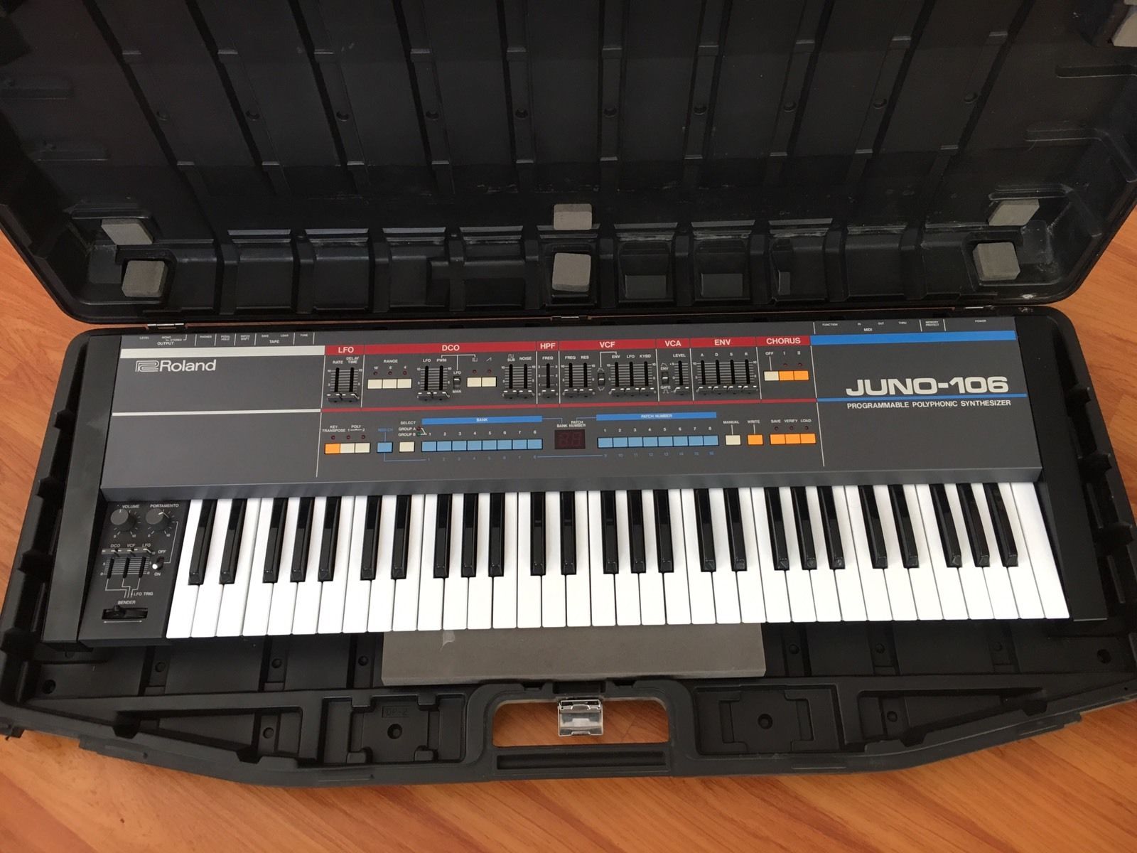 MATRIXSYNTH: Vintage Roland Juno 106 Synth with original Roland case