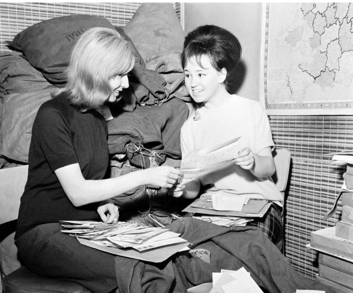 Meet the Beatles for Real: Time to sort the mail...