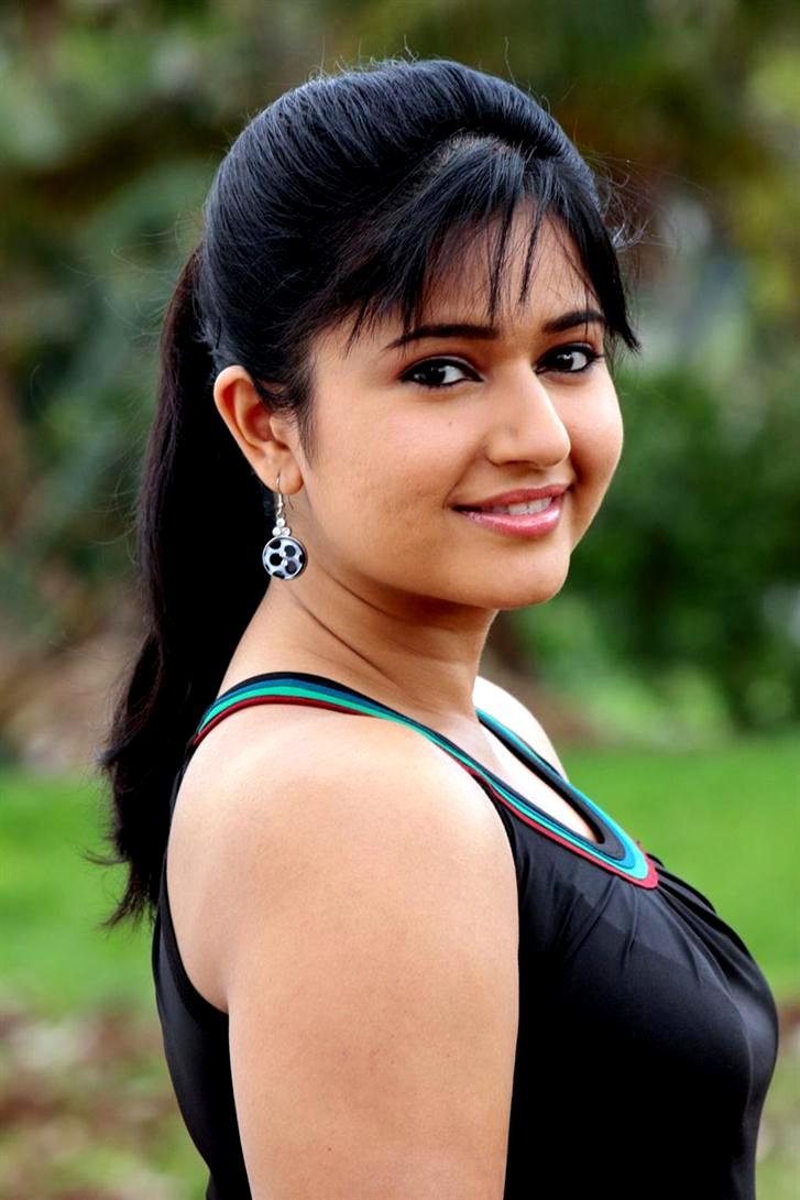 Telugu Entertainment Actress Poonam Bajwa Latest 2013 Spicy Black
