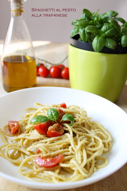 Myszki in cucina: Spaghetti al pesto alla trapanese