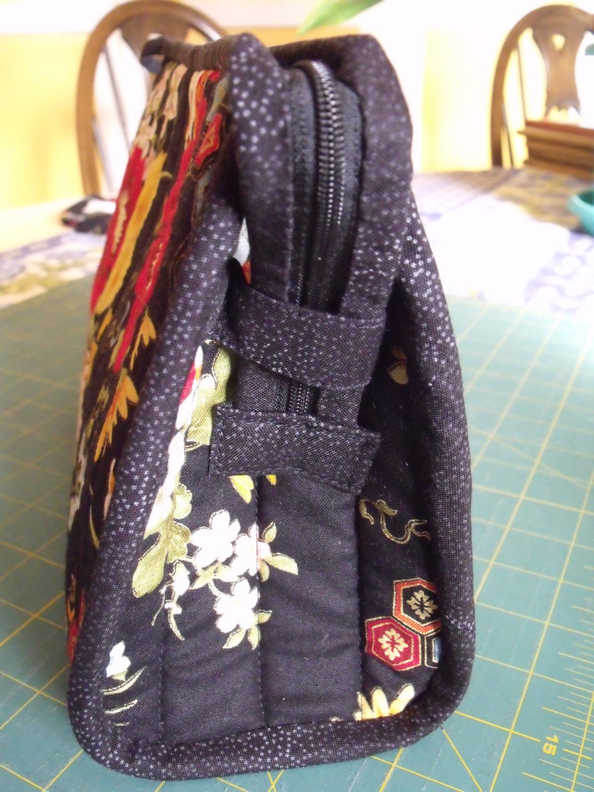 St Victor Quilts: An Open Wide bag