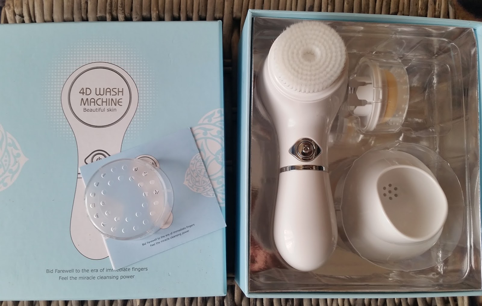 Facial Cleansing Brush