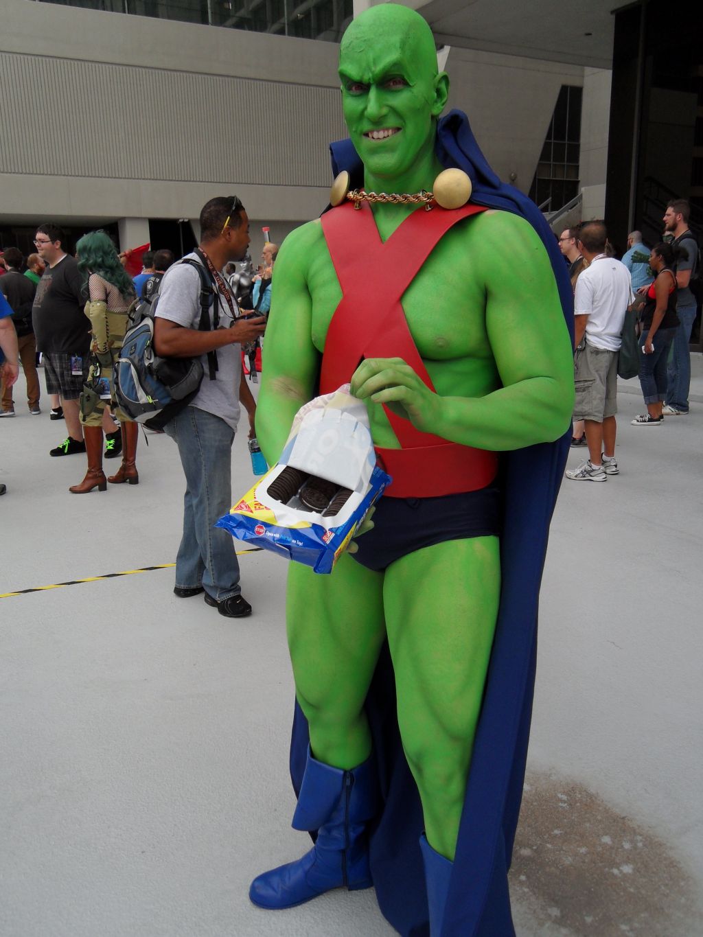 Cosplay Champions: Martian Manhunter with Oreos!