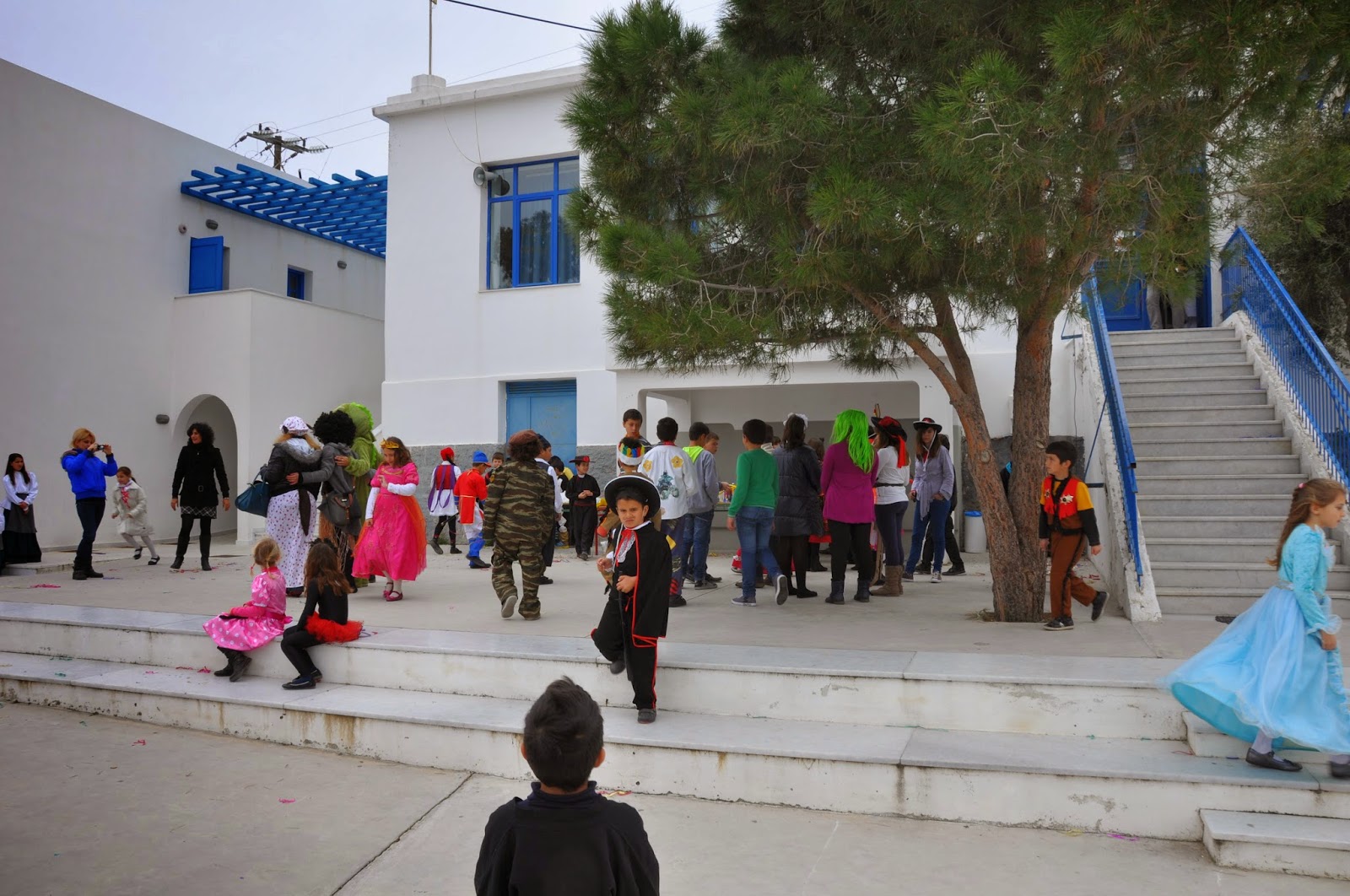 ΑΓΙΟΣ ΑΡΣΕΝΙΟΣ (ΑΓΕΡΣΑΝΙ) ΝΑΞΟΥ: ΑΠΟΚΡΙΕΣ ΣΤΟ ΔΗΜ.ΣΧΟΛΕΙΟ ΑΓ. ΑΡΣΕΝΙΟΥ