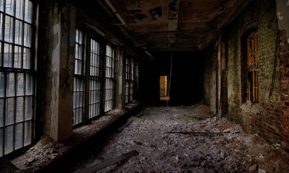 6 Bangunan Terbengkalai Paling Angker di Indonesia - KISAH MISTERI ...