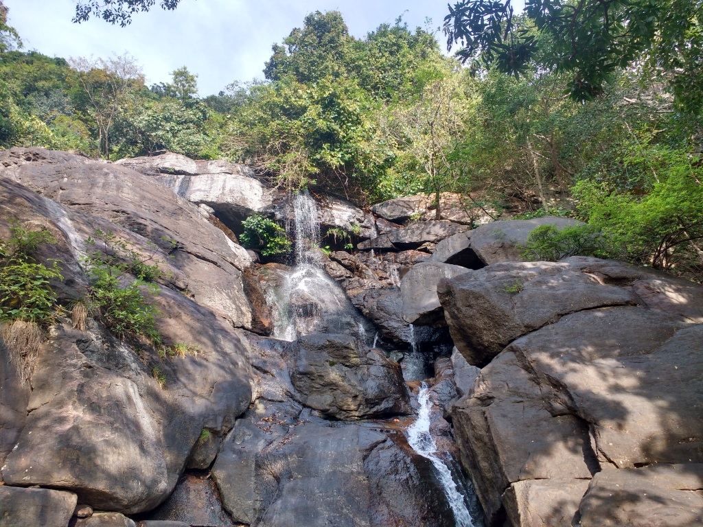 Tamilnadu Tourism: Ulakkai Aruvi Falls, Azhagiapandipuram, Kanyakumari