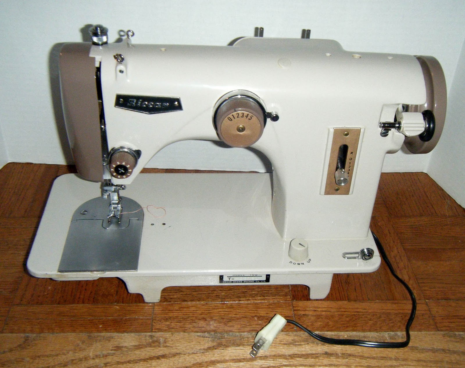 DragonPoodle Studio: Are You Looking For ONE good vintage machine?