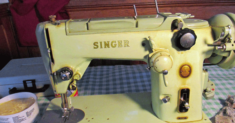 My Sewing Machine Obsession: Singer 319W