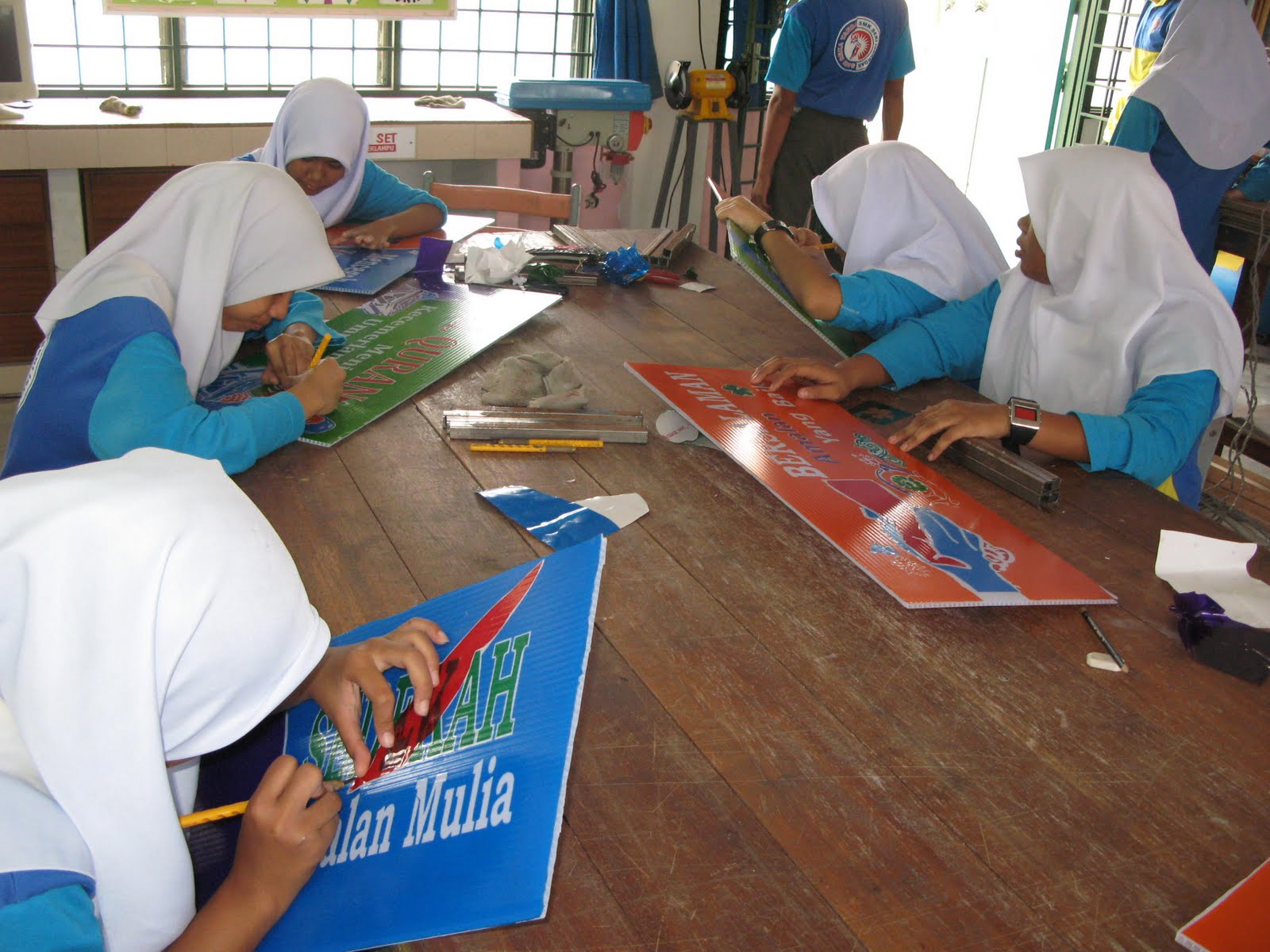 Seni Reka Tanda SMKSI: Papan Tanda Berlampu