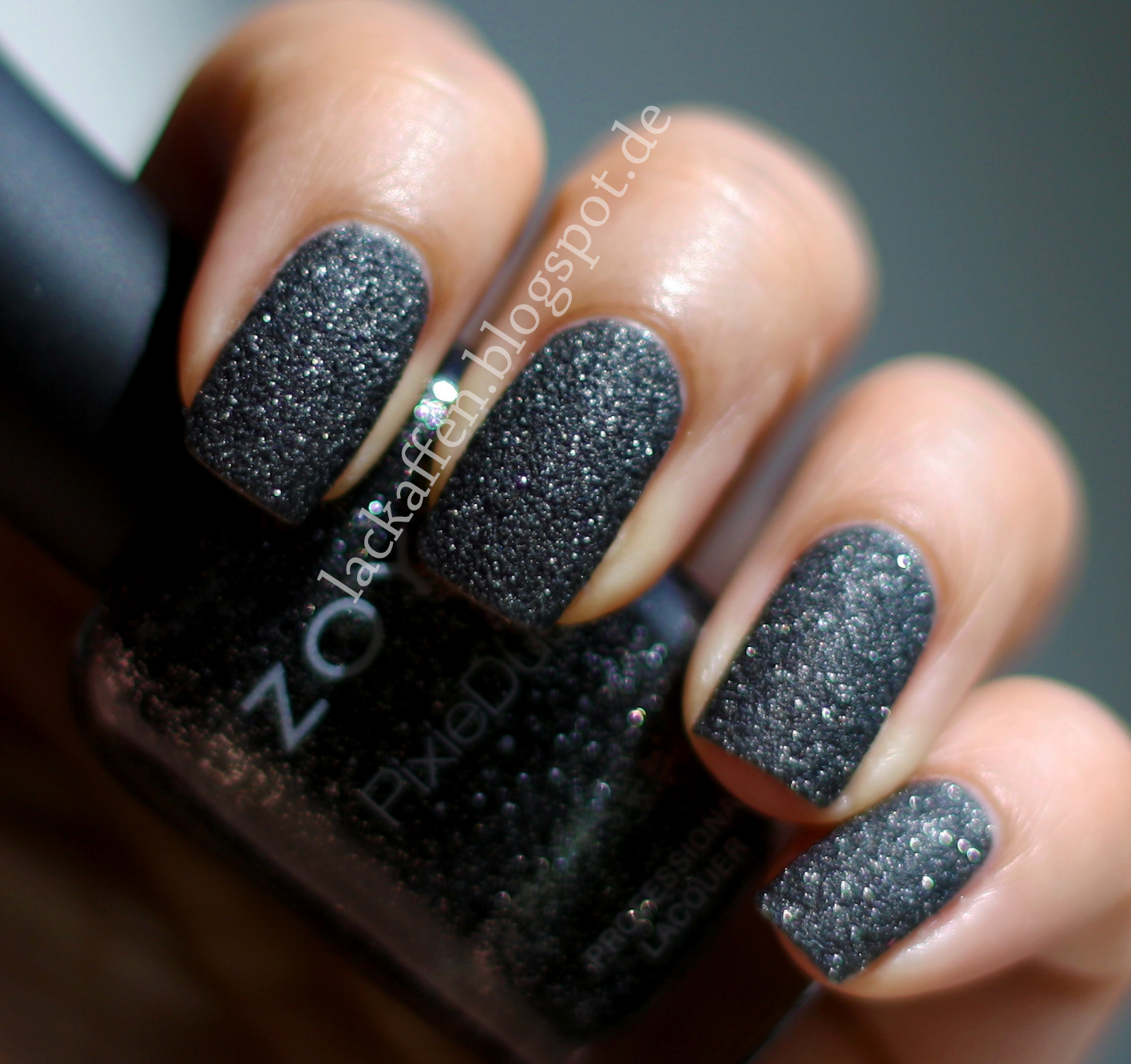 Lackaffen: Zoya - London & Dahlia