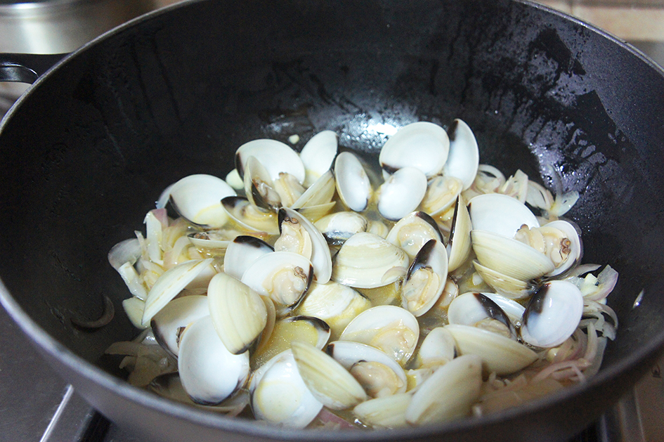 Say My Kitchen: One Pot Pasta with White Clams, Baked Salmon Belly ...