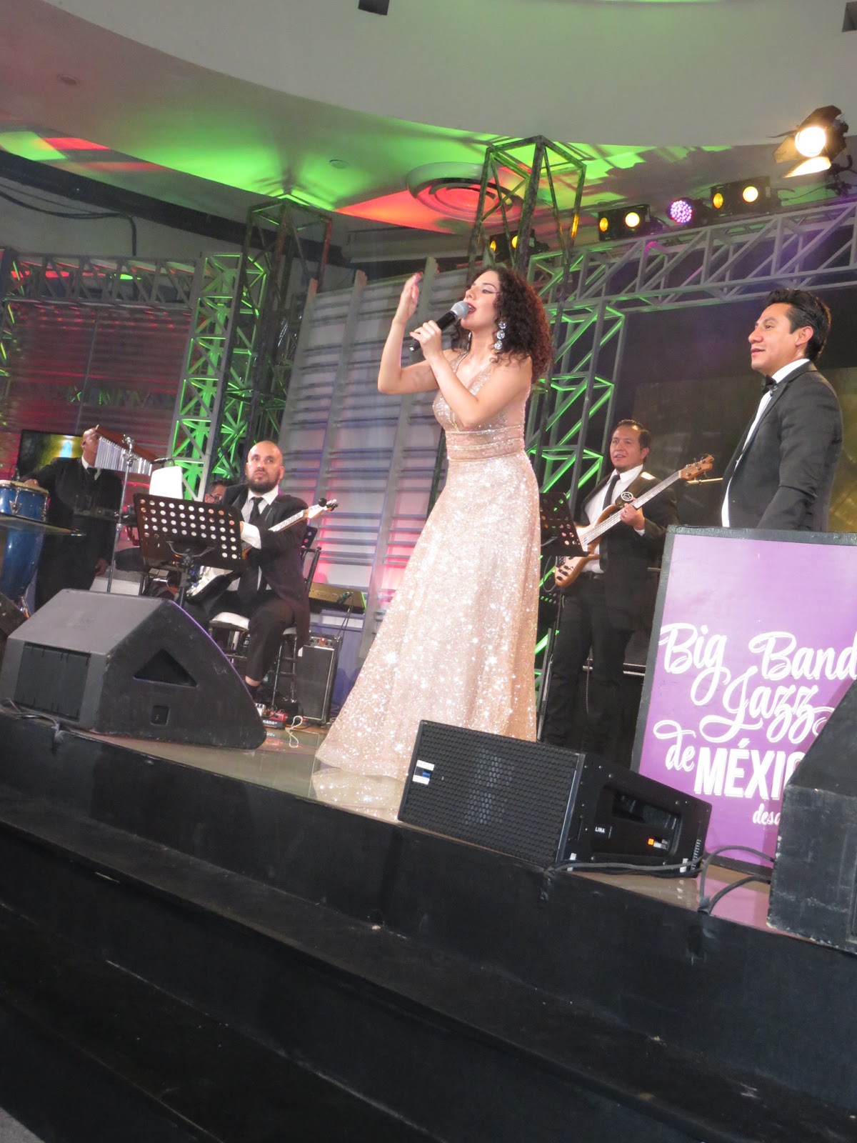 somos el espectador: BRISSIA MAYAGOITIA SE LLEVA TODOS LOS BRAVOS