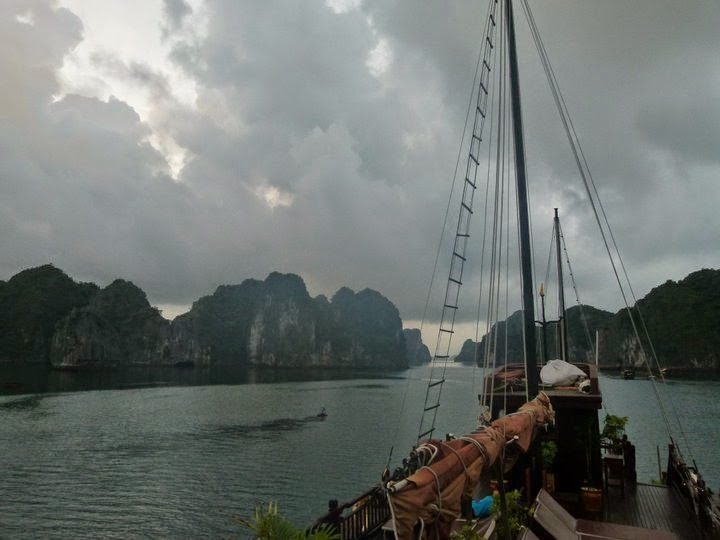 Travel - Posh Backpacking around South East Asia - Roses and Rolltops