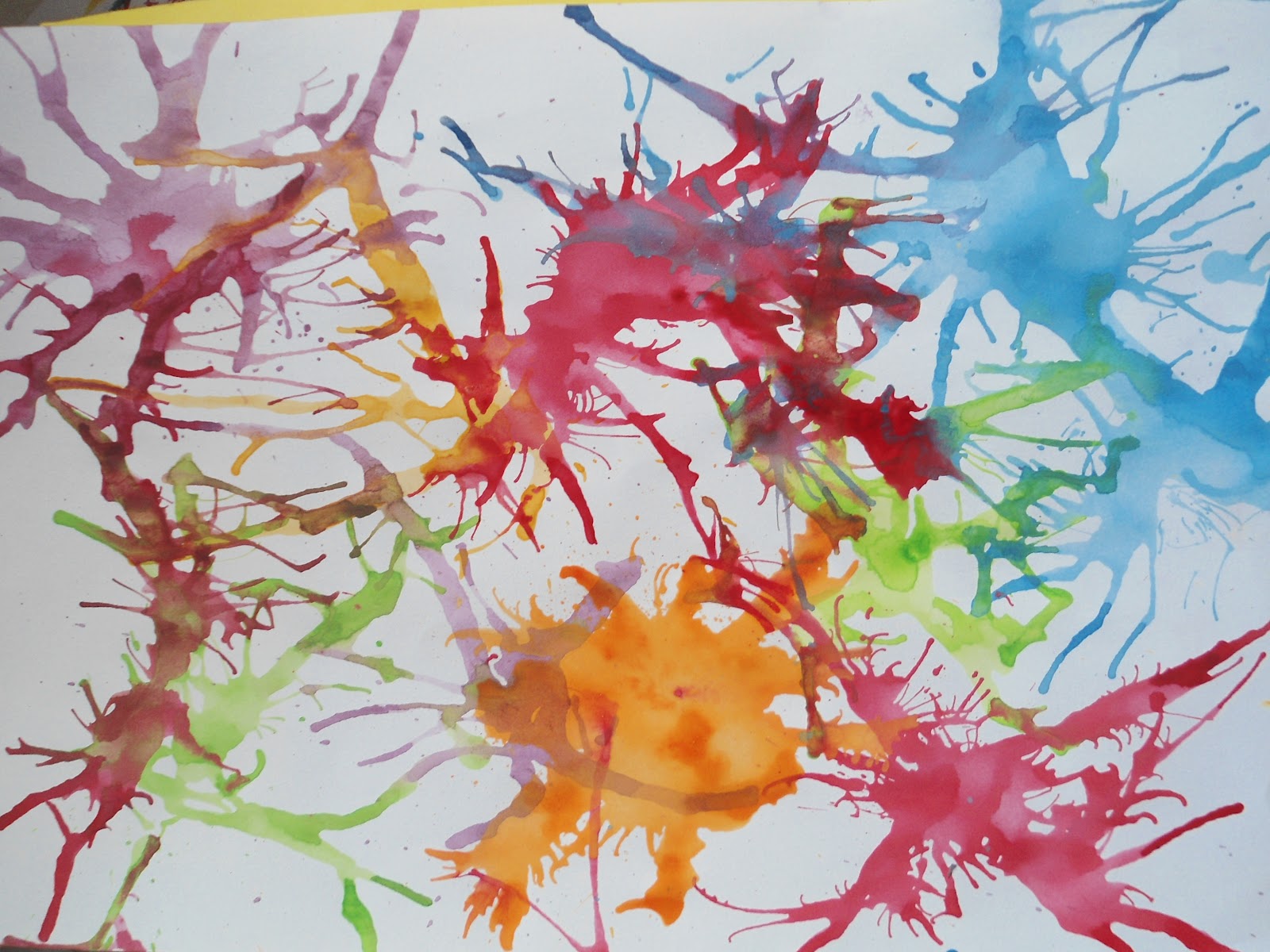 Yuli Art: Menggambar dengan teknik tiupan dan tarikan benang