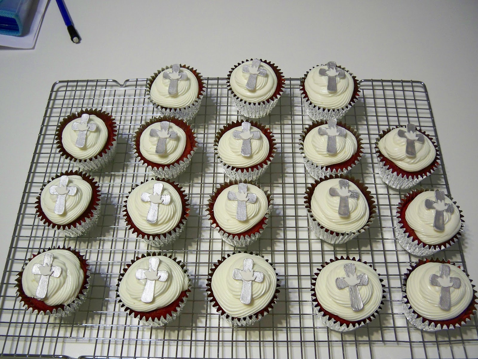 Lena's Creations: Confirmation Cupcakes