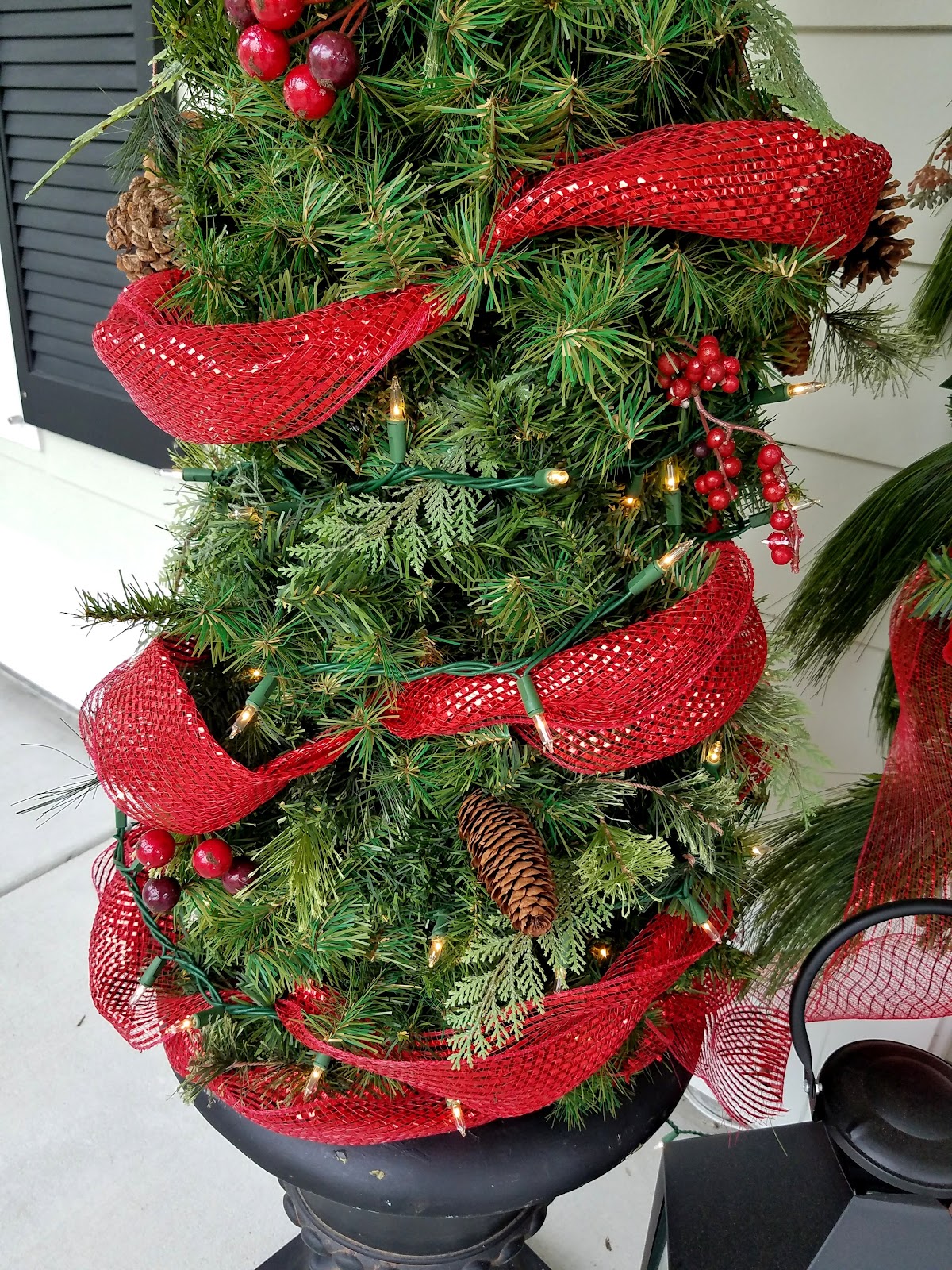 DIY Tomato Cage and Garland Topiary Christmas Trees | Lucy Designs