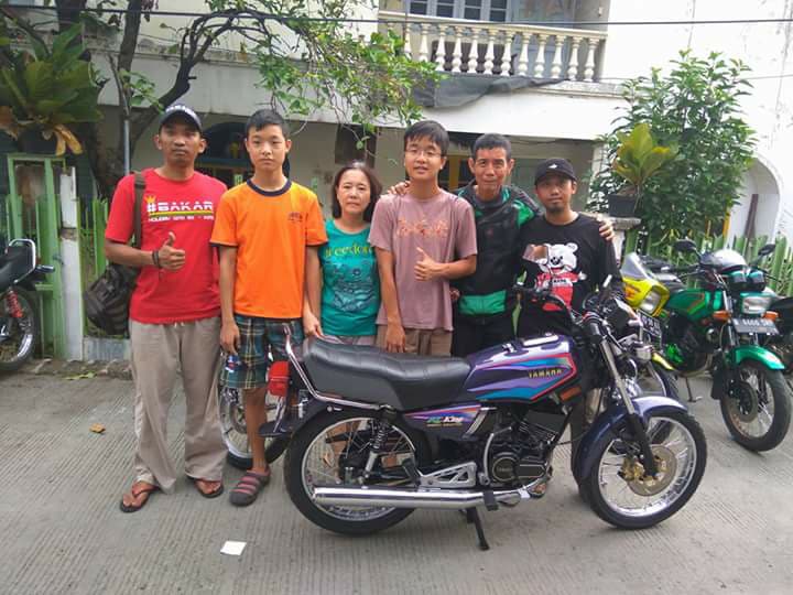 BIKIN HARU ...Sekelompok Anak Muda Membantu Bapak Ojek Online GOJEK ...