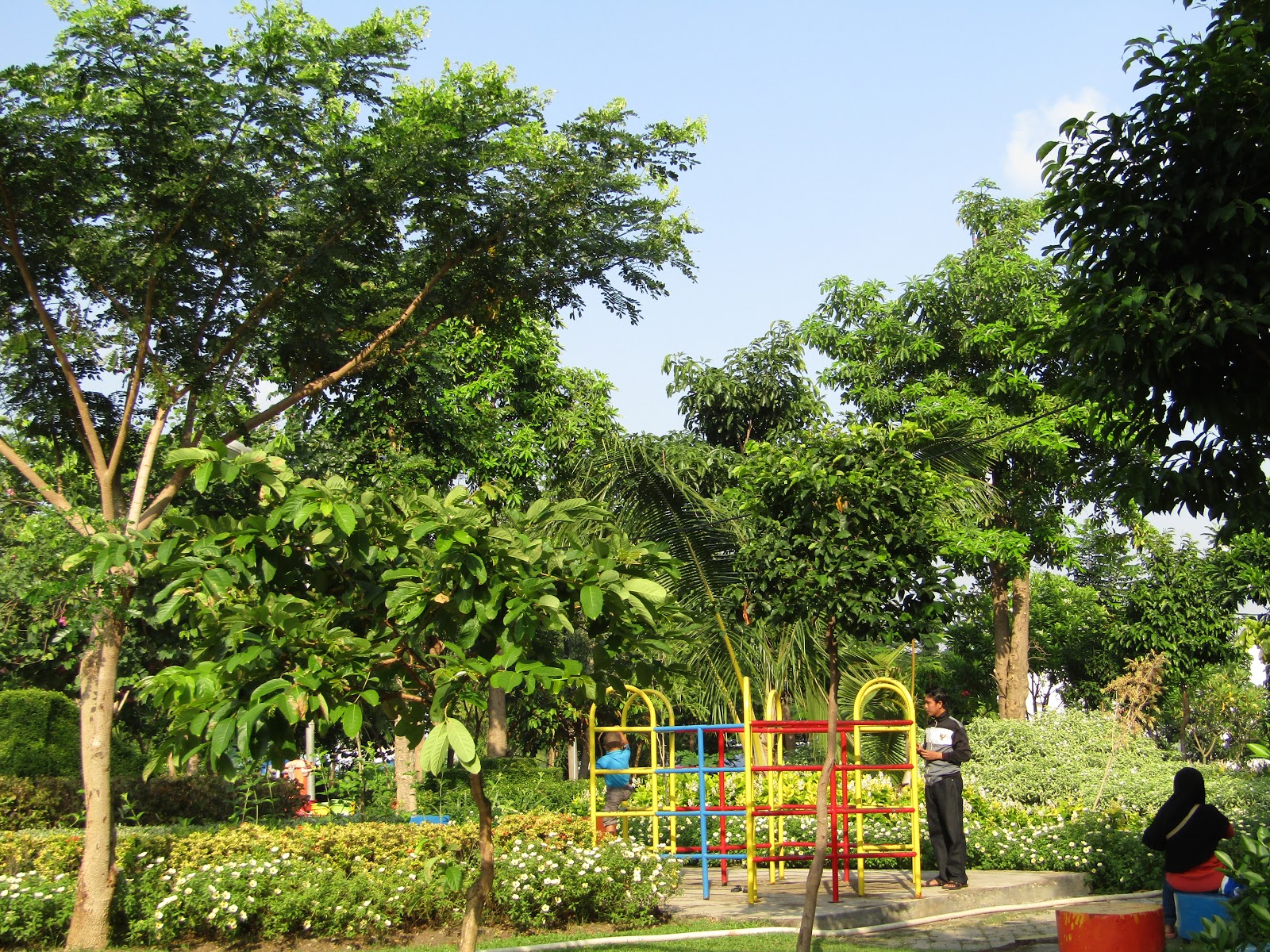 surabayakeren: Kebun Bambu Keputih, Taman Sakura (Surga Selfie Surabaya)