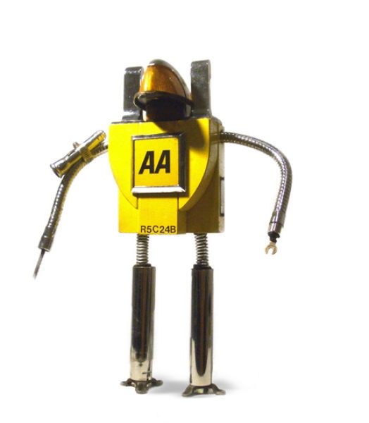 ArtOmega: Unik, Patung Robot Yang Dibuat Dari Berbagai Bahan