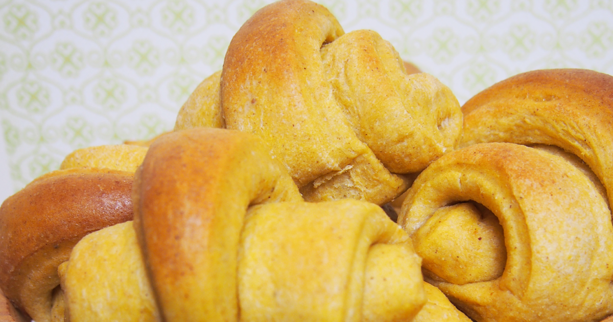 Pumpkin Rolls - Parties and Patterns