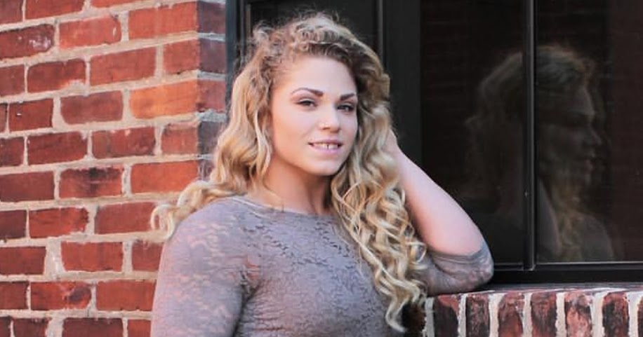 Female Muscle: Holly Smith