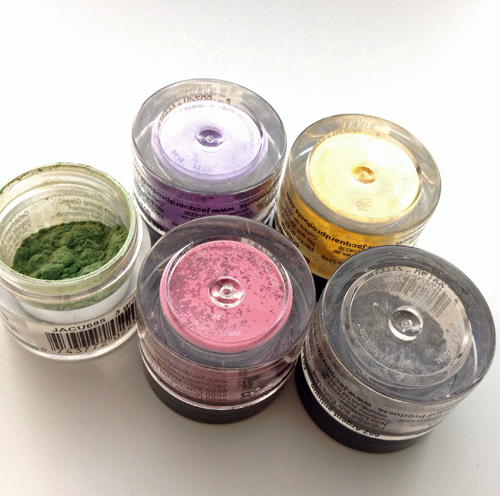 How to Color Resin for Making Pendants and other Jewelry / The Beading Gem