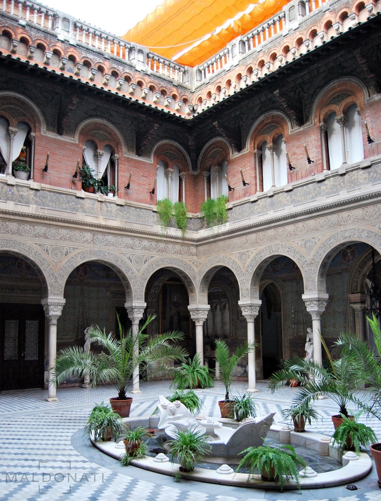 Cultura de Sevilla: El Palacio del Marqués de la Motilla, lujo italiano ...