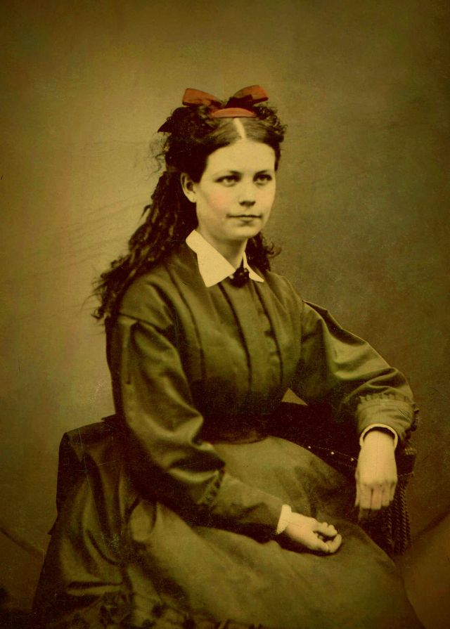 39 Stunning Photos of Upper-Class Girls in the Mid-19th Century ...