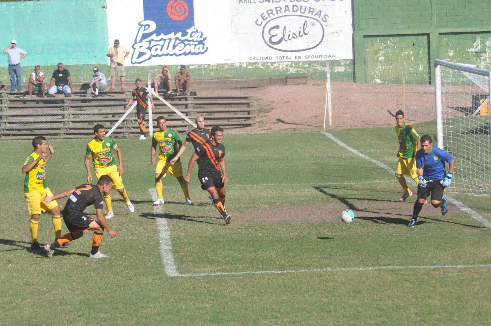 Fútbol Mundial Kits - Uruguay: C. S. Cerrito - 2012/2013 (home y away)