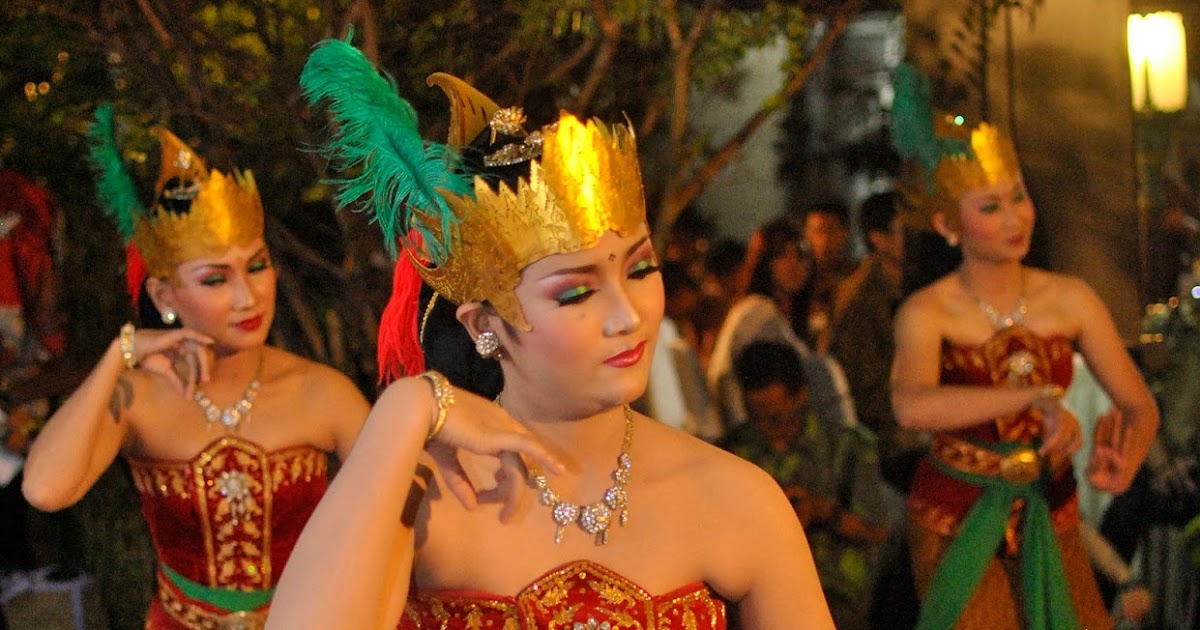 Regin's Travels: Travel Photo of the Week: Javanese Dancers