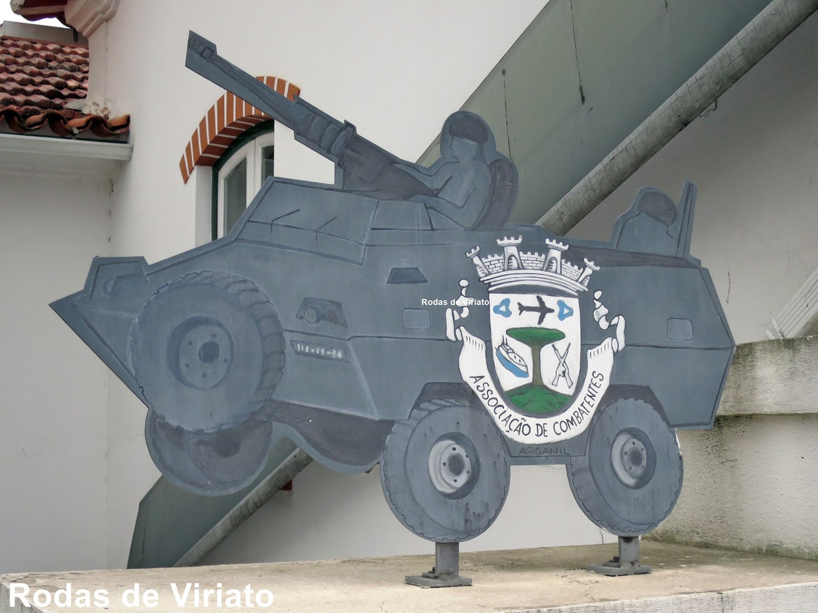 Blindado Chaimite em pintura da Associação de Combatentes - Arganil