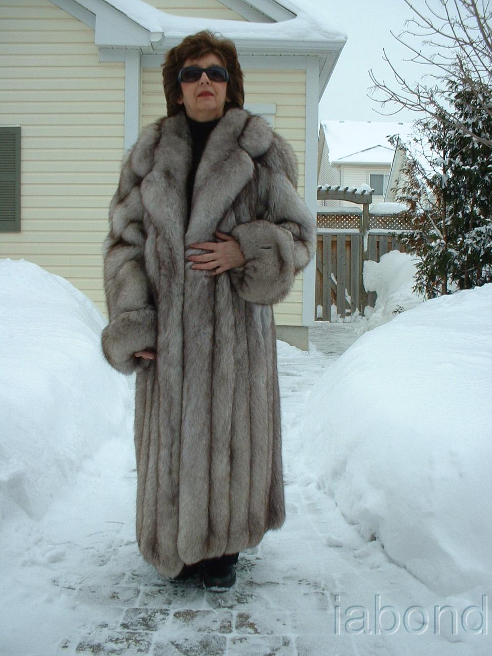 Fur Coat: American blue fox coat - iabond fur coat
