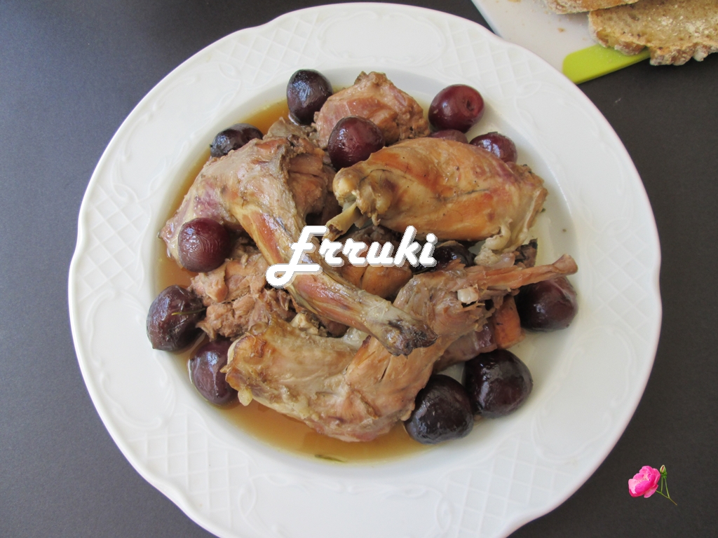 Erruki Laurel: Conejo con cerezas