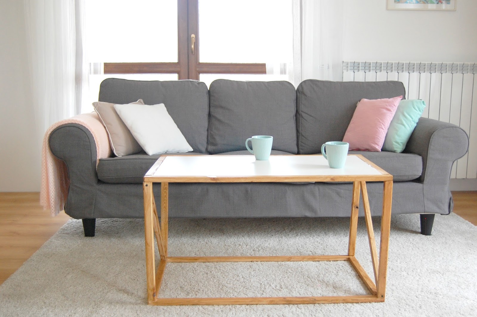 STOLIK KAWOWY DIY | BETWEEN MY WALLS