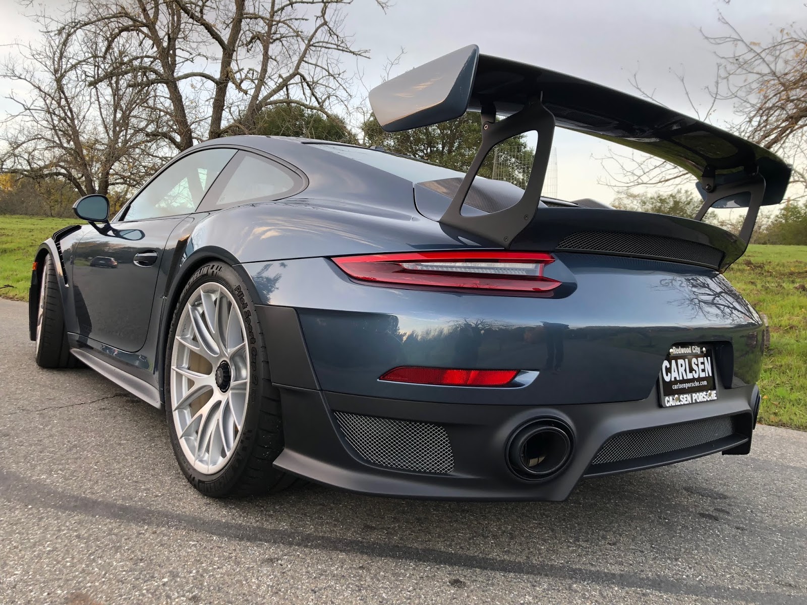 Barely Streetable : Porsche 911 GT2 RS brief review