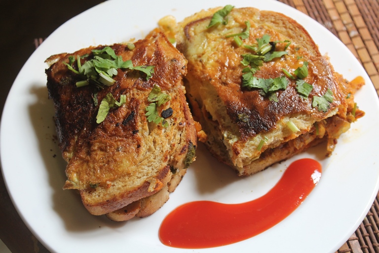 Chicken Stuffed Bread Omelette Recipe - Chicken Bread Omelette Recipe ...