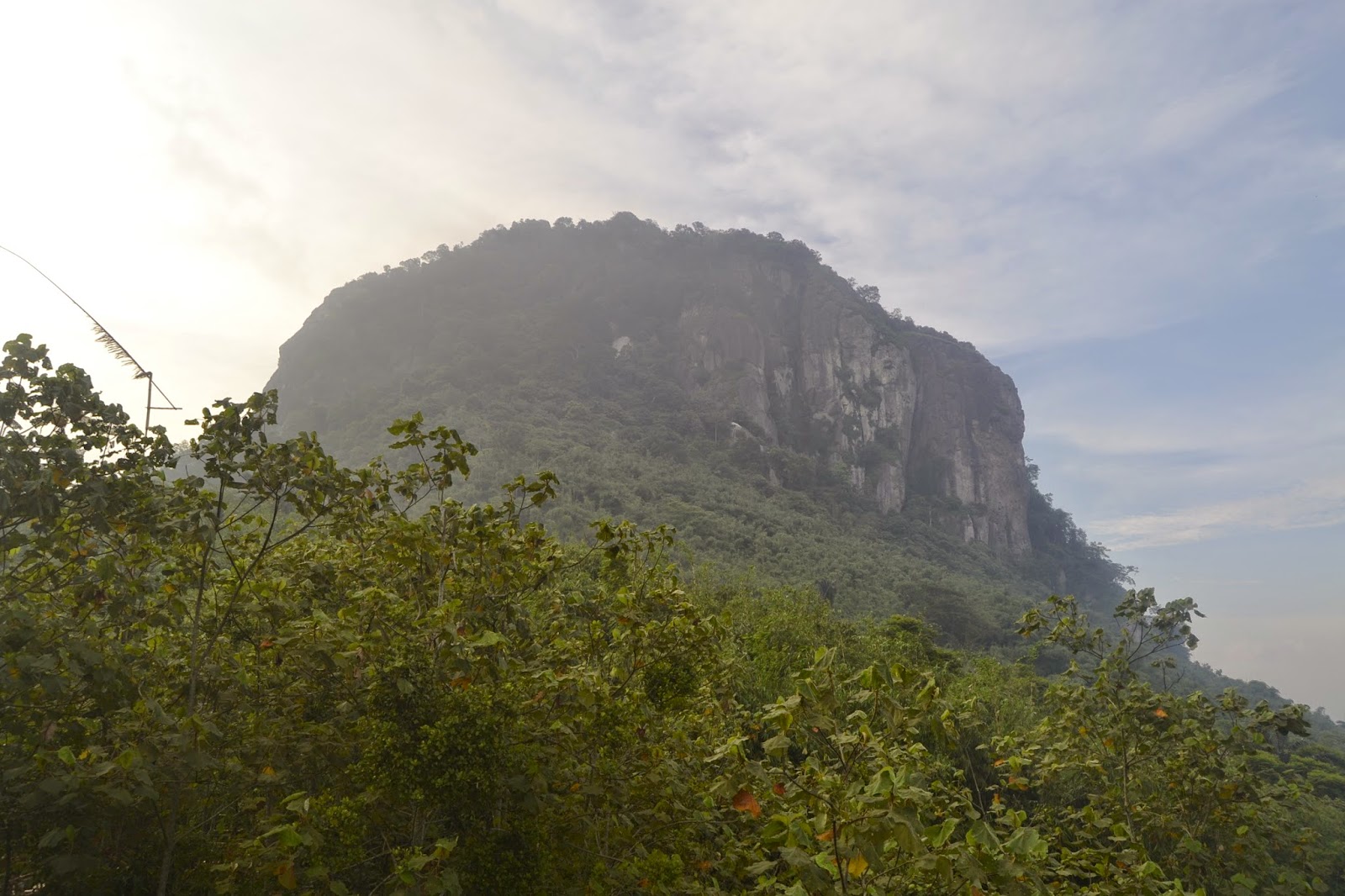 GUNUNG BONGKOK: WISATA TREKKING PURWAKARTA