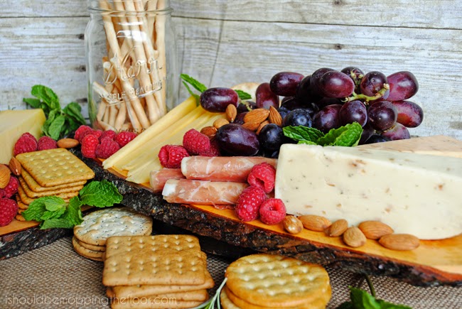 Rustic Mother's Day Brunch Ideas | i should be mopping the floor