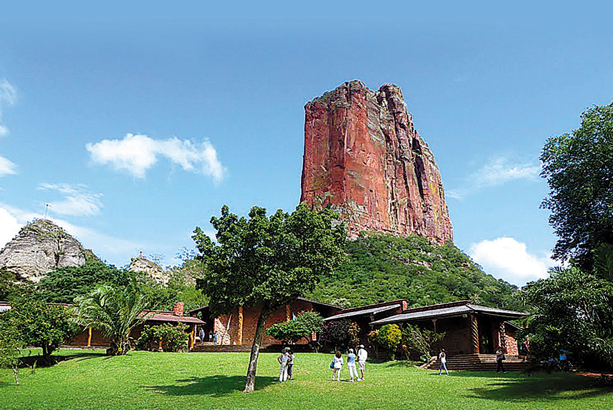 Santa Cruz: Lugares turisticos Serrania de Chochis y la muela del diablo