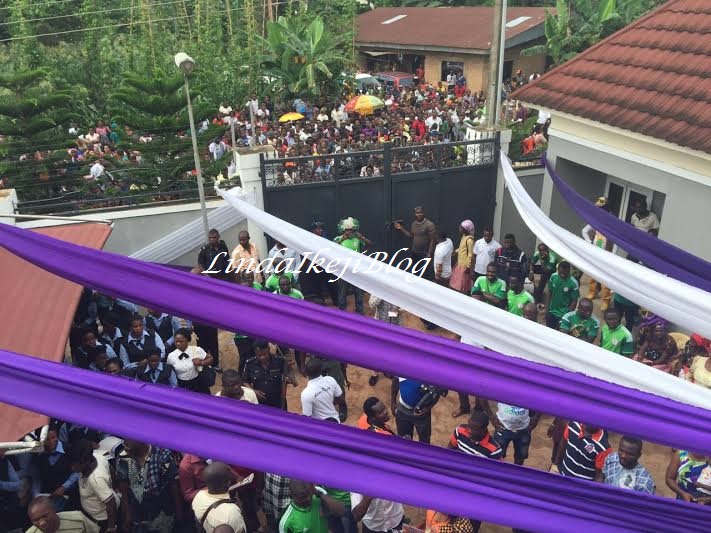 Photos from footballer Emmanuel Emenike's father's burial
