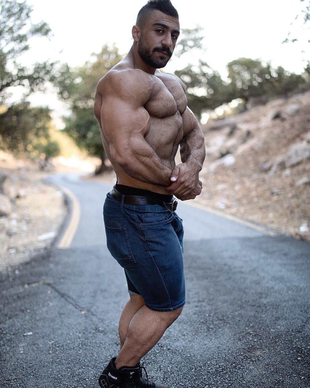 Muscle Lover: The Jordanian muscle machine - IFBB Pro bodybuilder ...