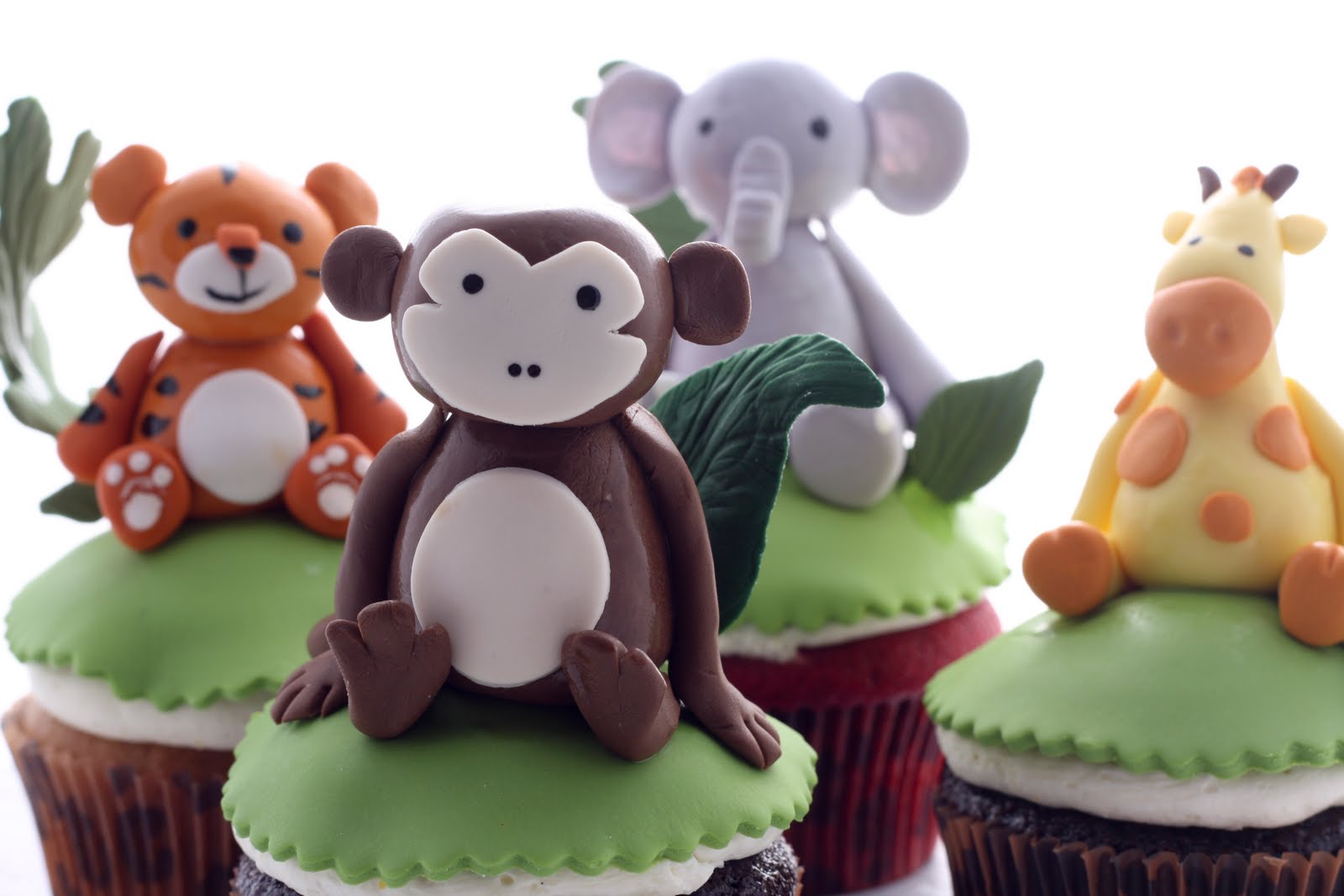 The Crimson Cake Blog: Jungle Animal Cupcakes