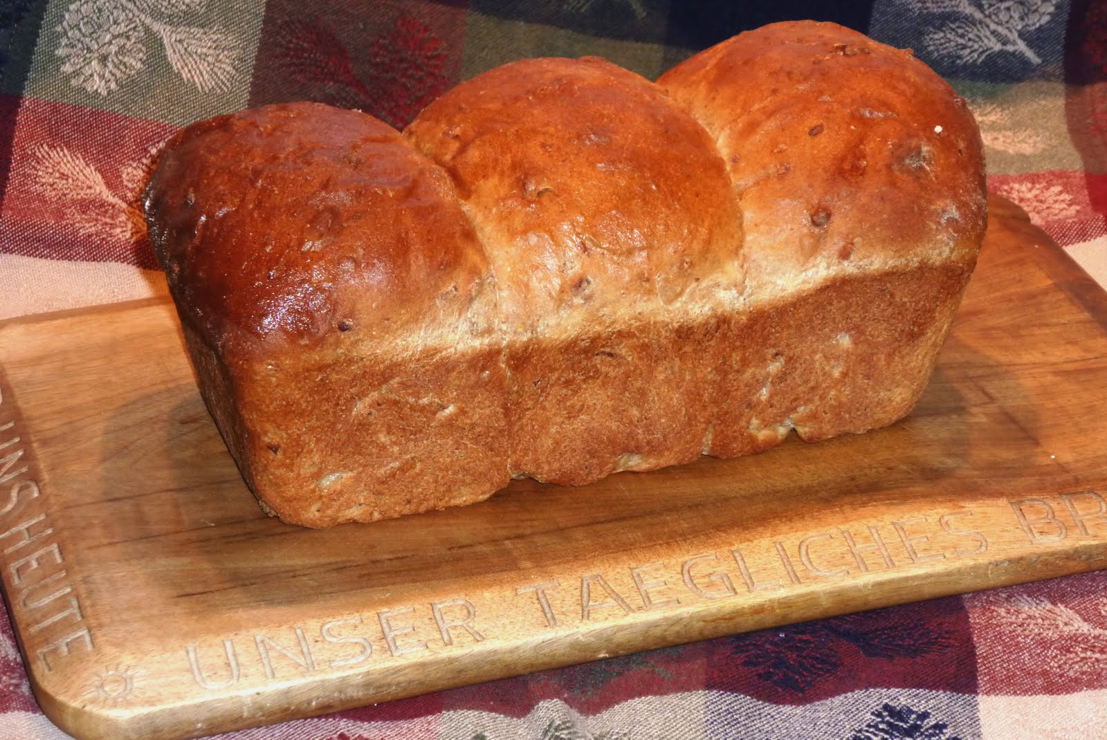 The Iowa Housewife: Nutty Orange Wheat Bread