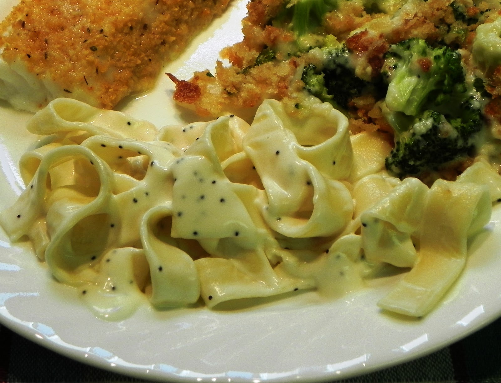 The Iowa Housewife: Poppy Seed Noodles n' Cream