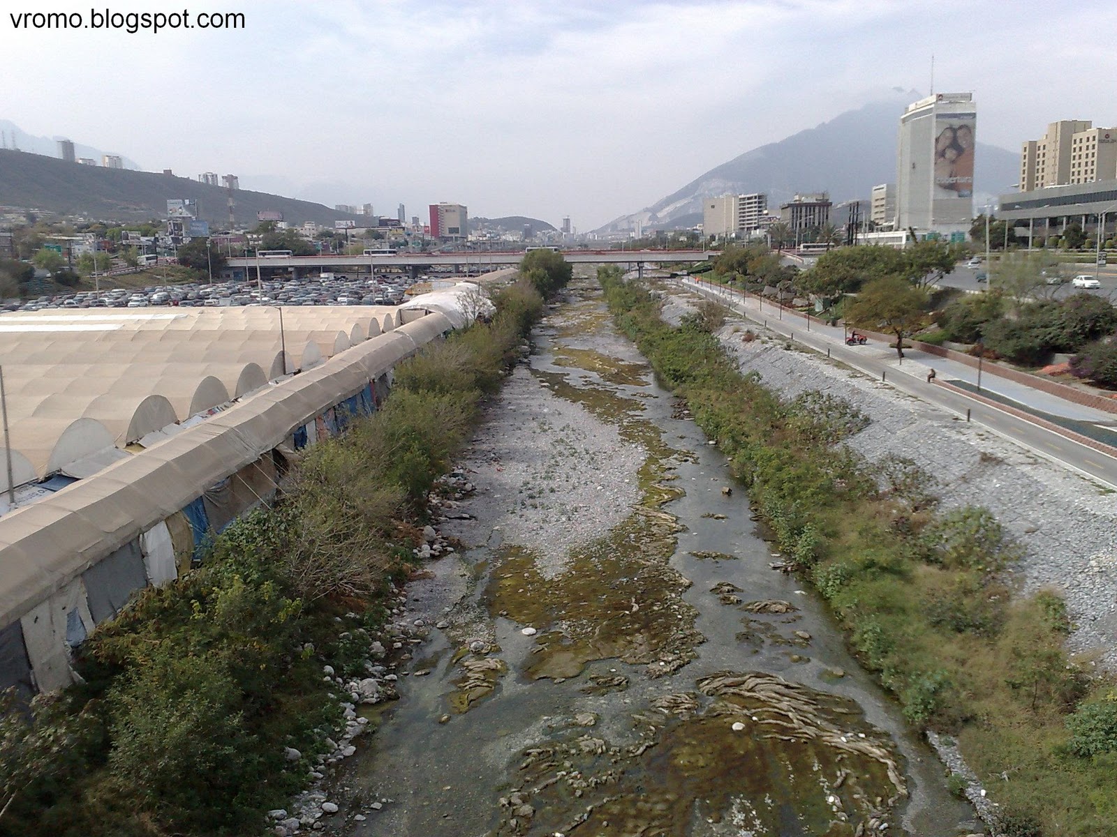 @vromo: Imágenes del Rio Santa Catarina.Antes y Despues de #Alex #Monterrey