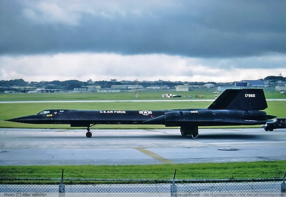 Latest technologies: The fastest airplane "BLACKBIRD"