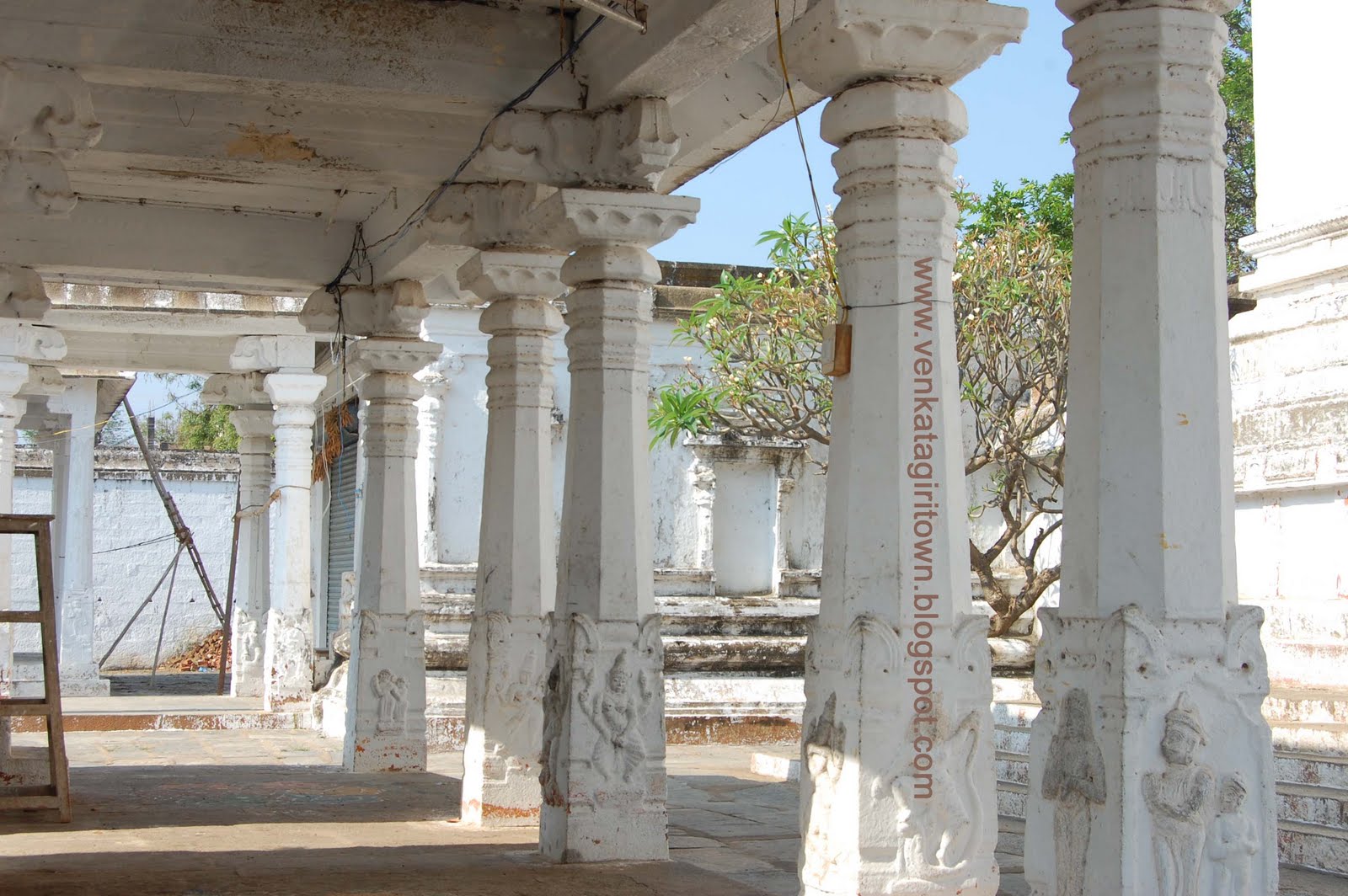 VENKATAGIRI.NET: Sivalayam Temple Images
