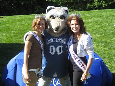 NBA Basketball Mascots: Minnesota Timberwolves Crunch the Wolf Pictures